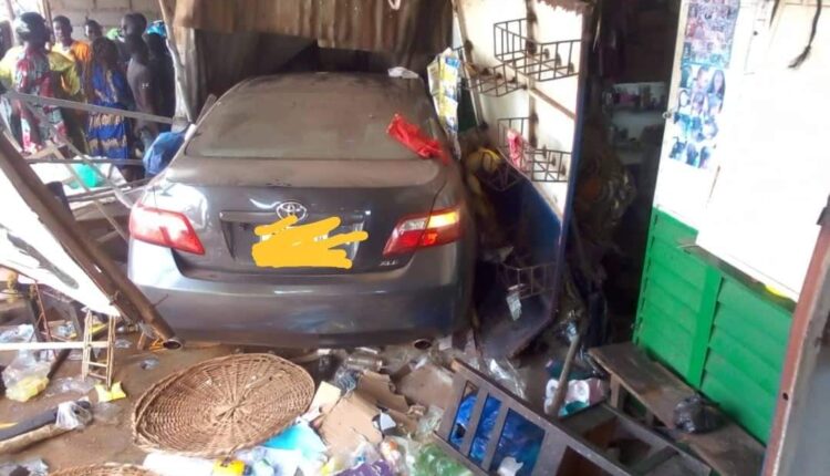 Grave accident de circulation ce samedi à Abomey-Calavi : un véhicule perd le contrôle, ramasse ...